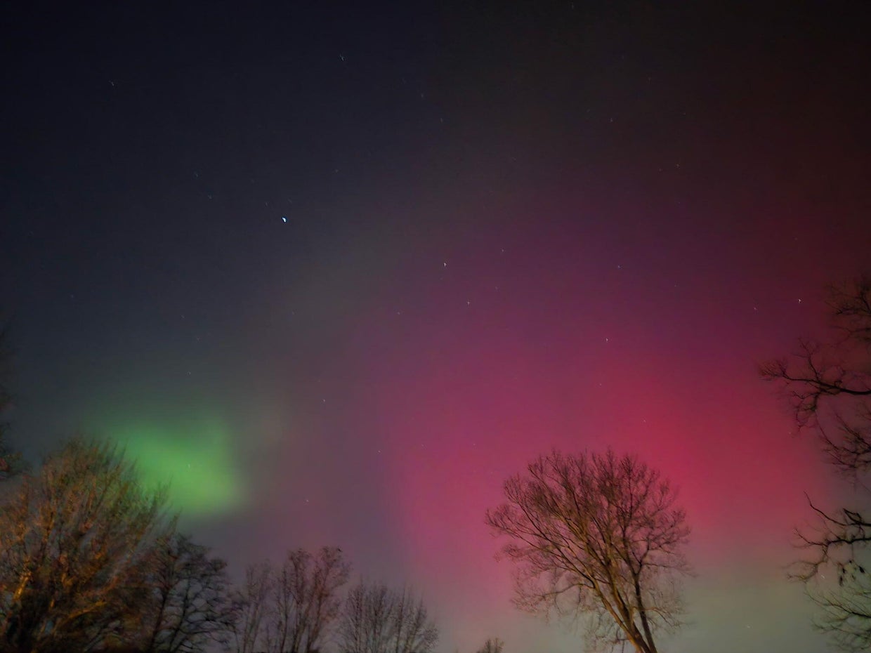 Chicago area bathed in northern lights