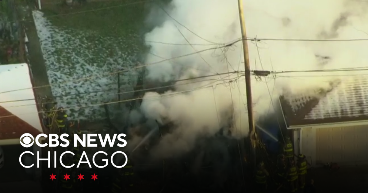 Fire destroys garage in alley on Chicago's South Side - CBS Chicago