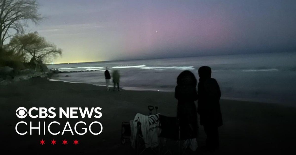Northern lights on display for second night in Chicago area - CBS Chicago