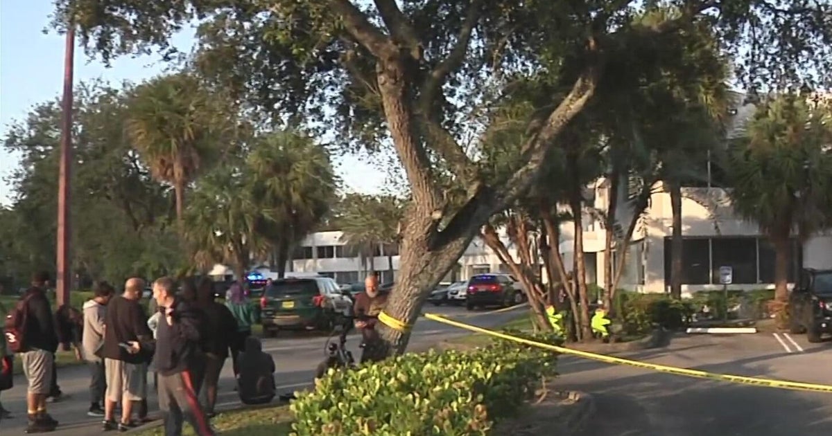Man hospitalized after getting stabbed in Pompano Beach, police say ...