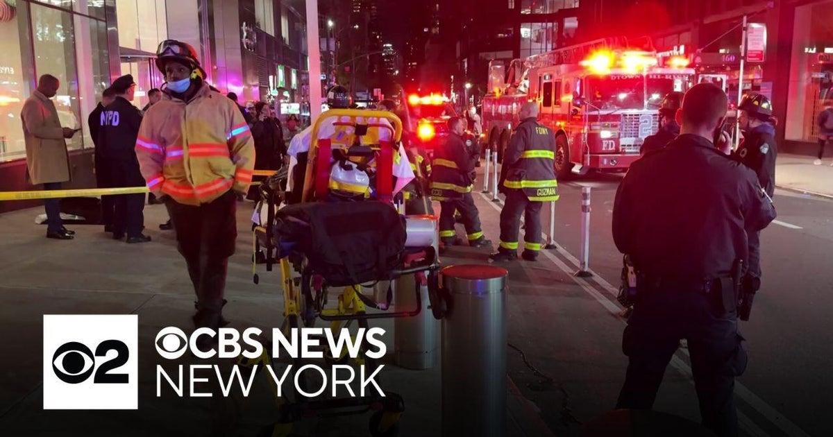 2 women hurt in explosion at Midtown Manhattan parking garage - CBS New ...