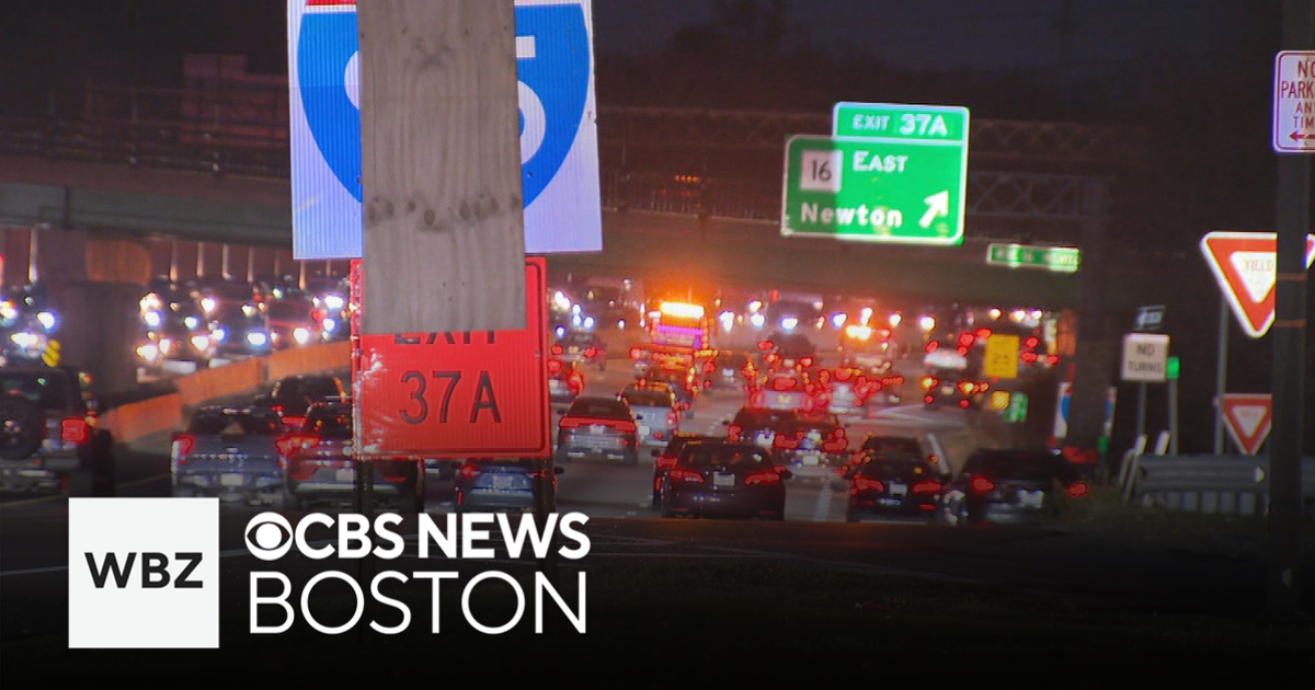 Holiday rush in full swing in Massachusetts ahead of Thanksgiving - CBS ...