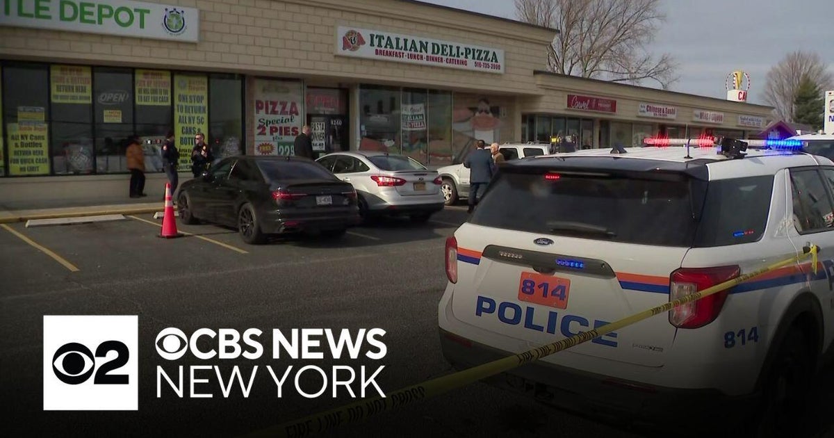 At least 1 dead in double stabbing at deli in Bethpage - CBS New York