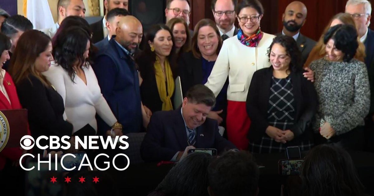 Pritzker signs Illinois laws limiting immigration arrests at ...