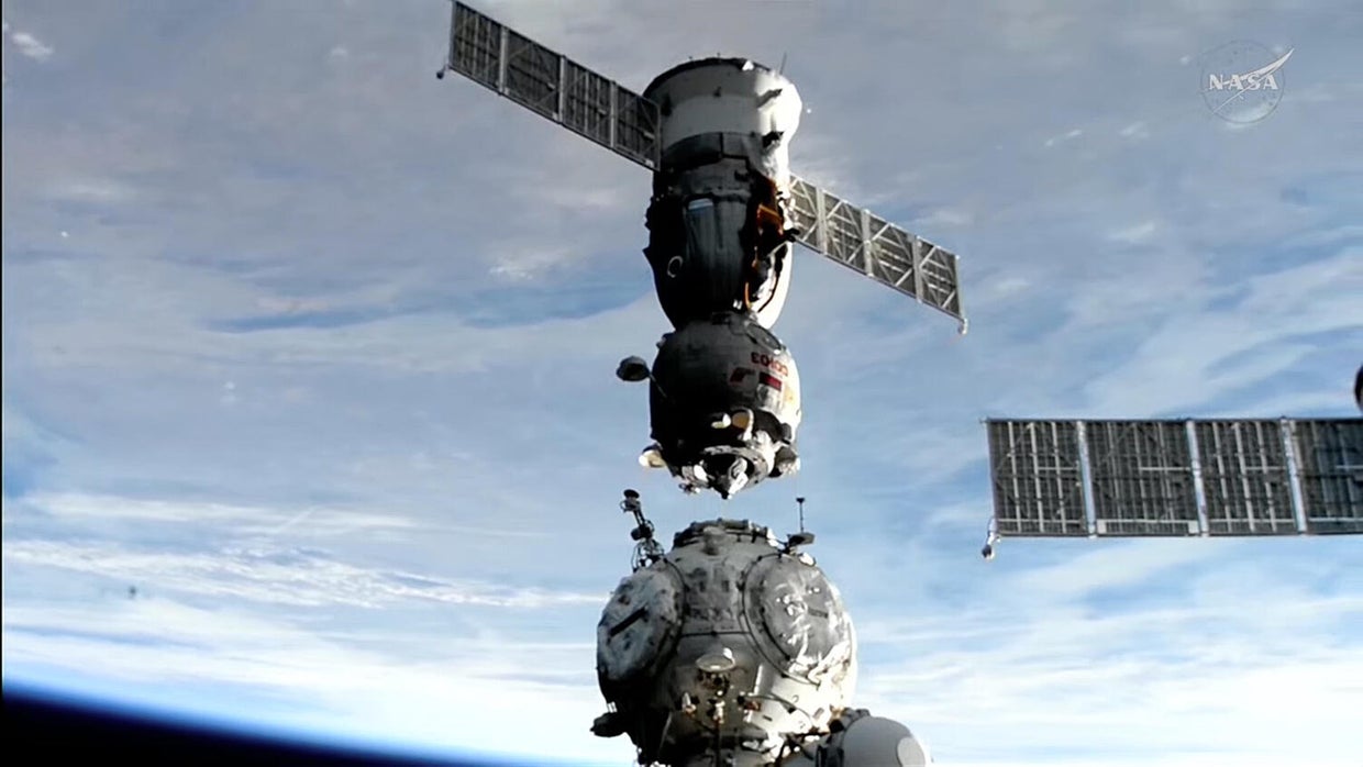 NASA astronaut, two Russian cosmonauts return to Earth from space ...
