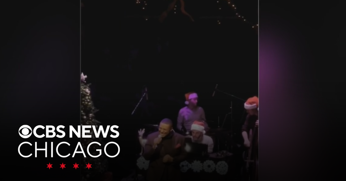 Anthony Rapp finishes up "Home for the Holidays" in Chicago - CBS Chicago