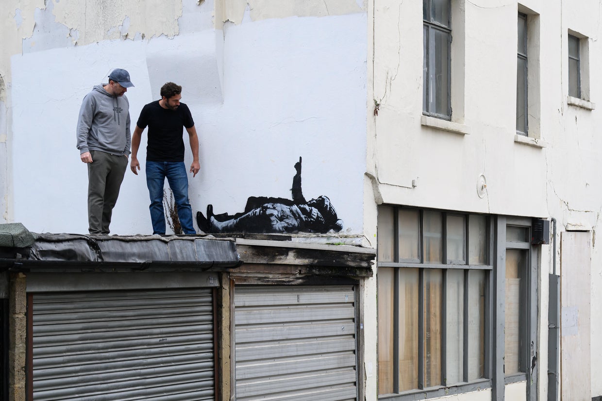 Banksy unveils new art in London - World Online