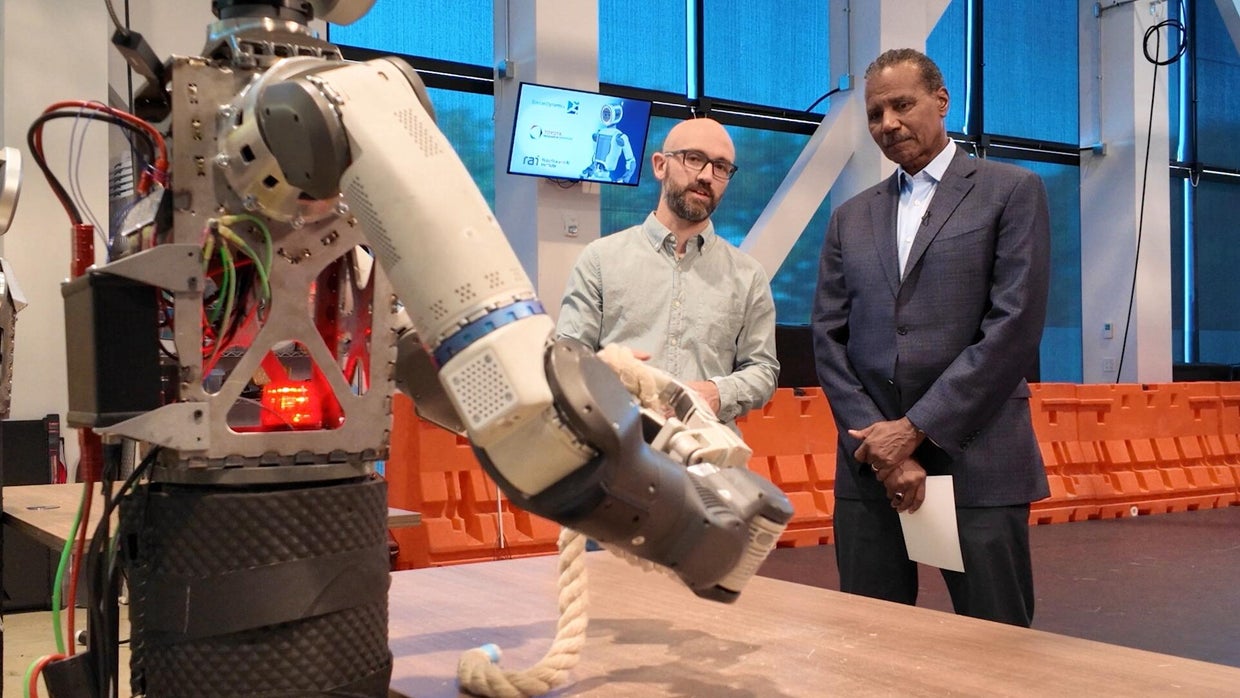 Boston Dynamics is training an AI-powered humanoid robot to do factory ...
