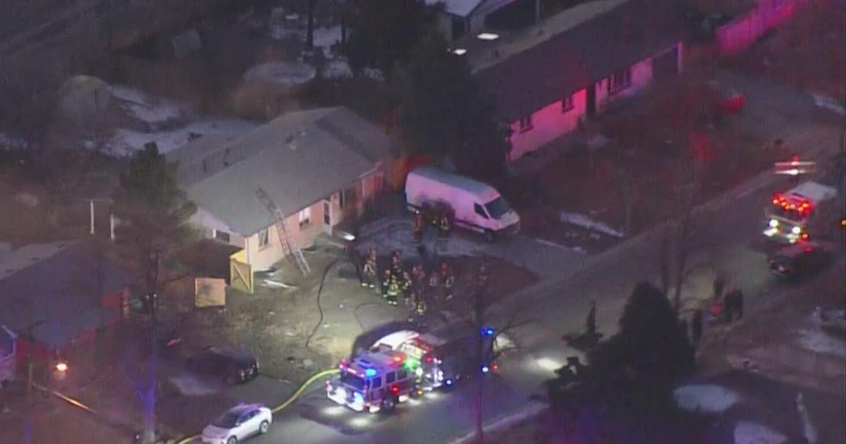 No injuries in Aurora house fire - CBS Colorado