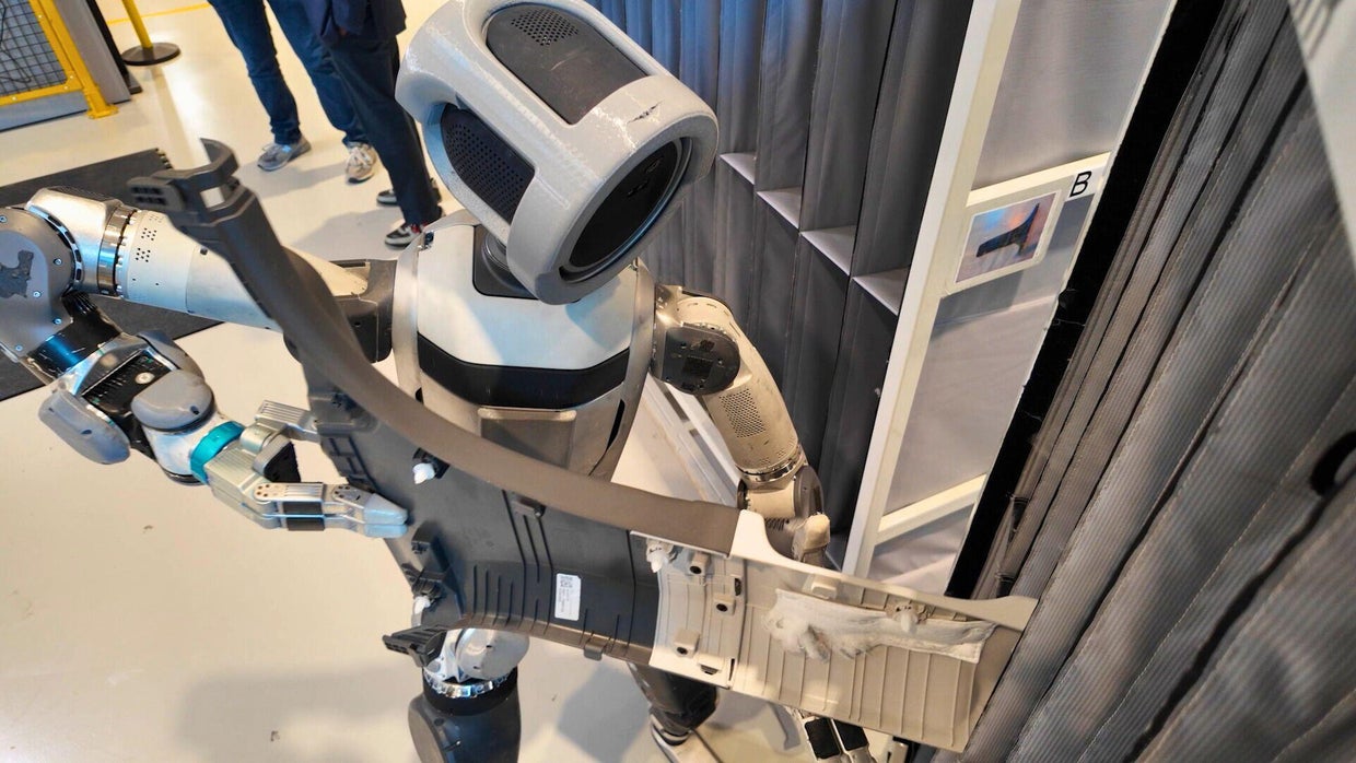 Boston Dynamics' AI-powered humanoid robot is learning to work in a ...