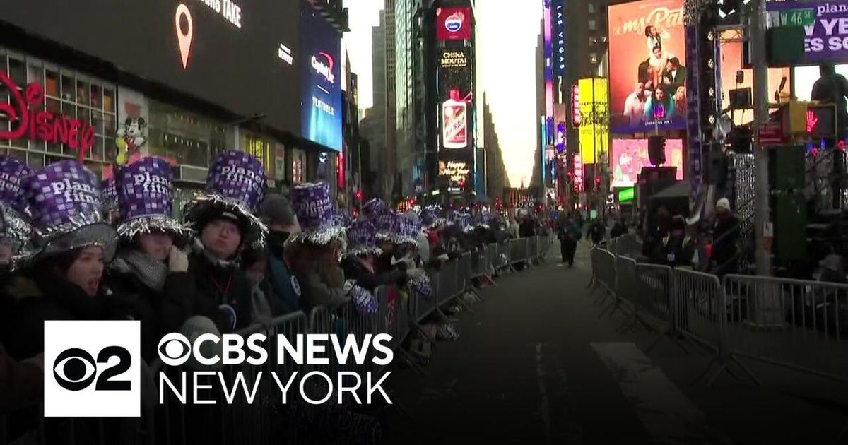 Countdown continues to New Year's Eve ball drop in Times Square - CBS ...