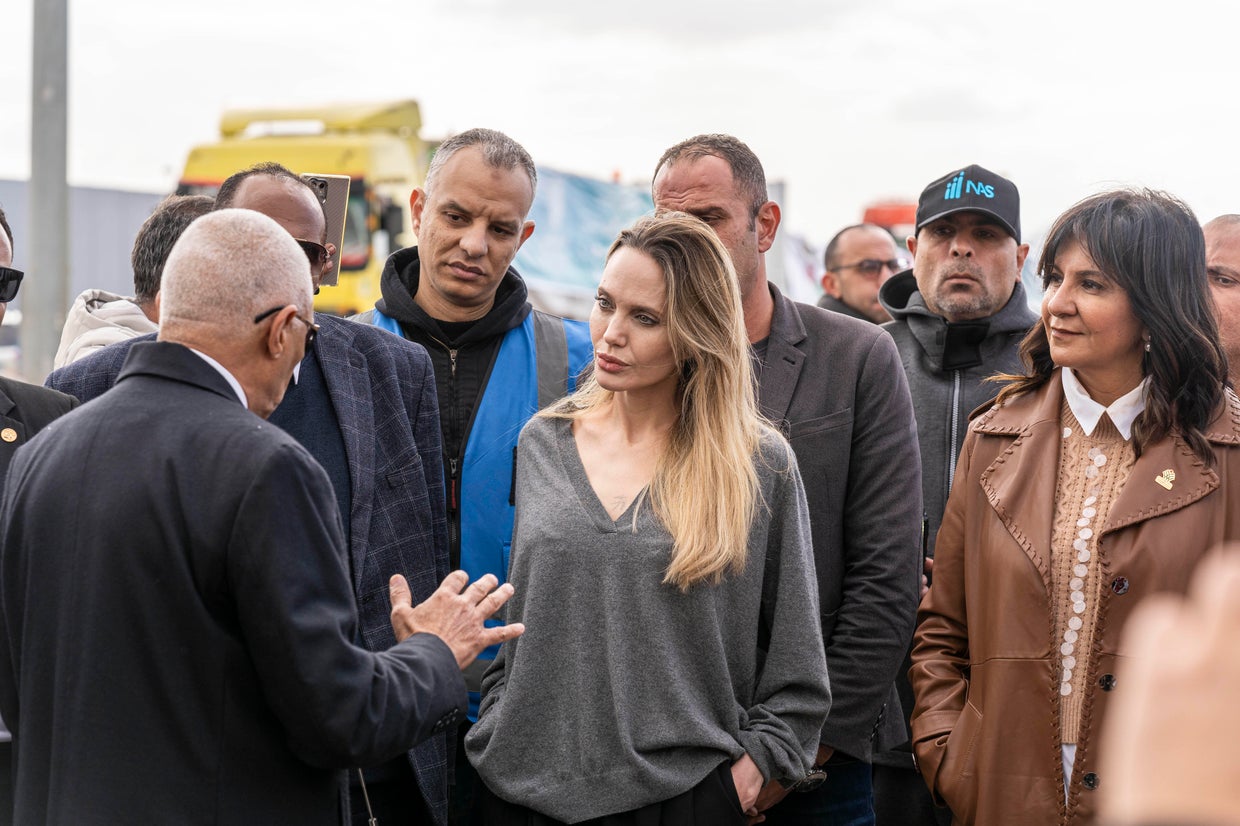 Angelina Jolie visits Egyptian side of Rafah crossing to meet with ...