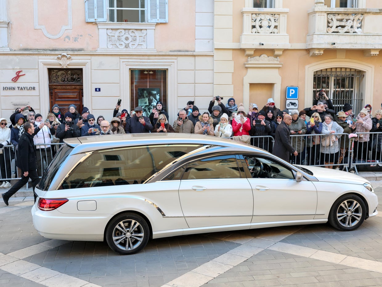 Brigitte Bardot's funeral held in France, with hundreds coming out to ...