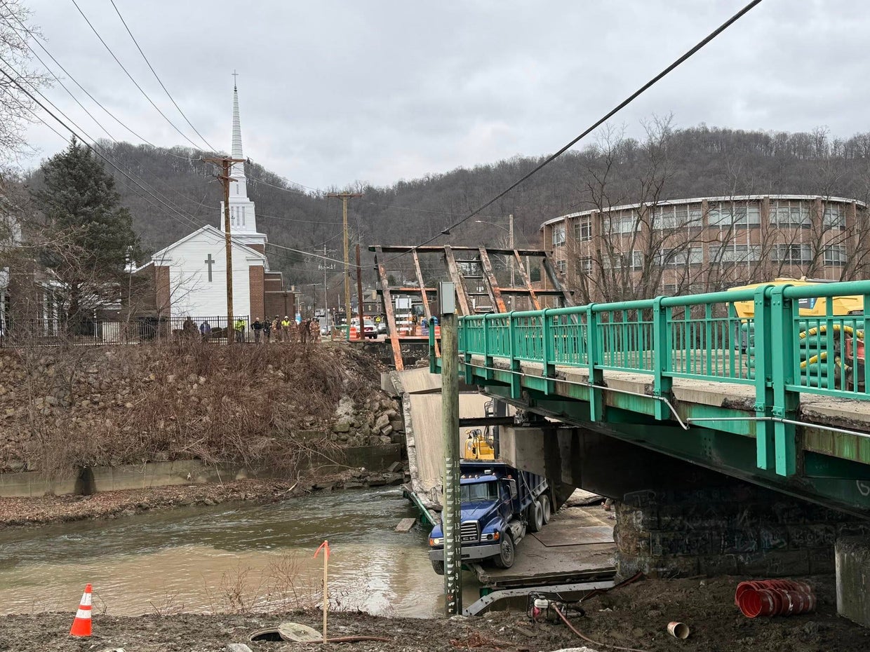 Bridge collapse in Wheeling, West Virginia sends three people to the ...