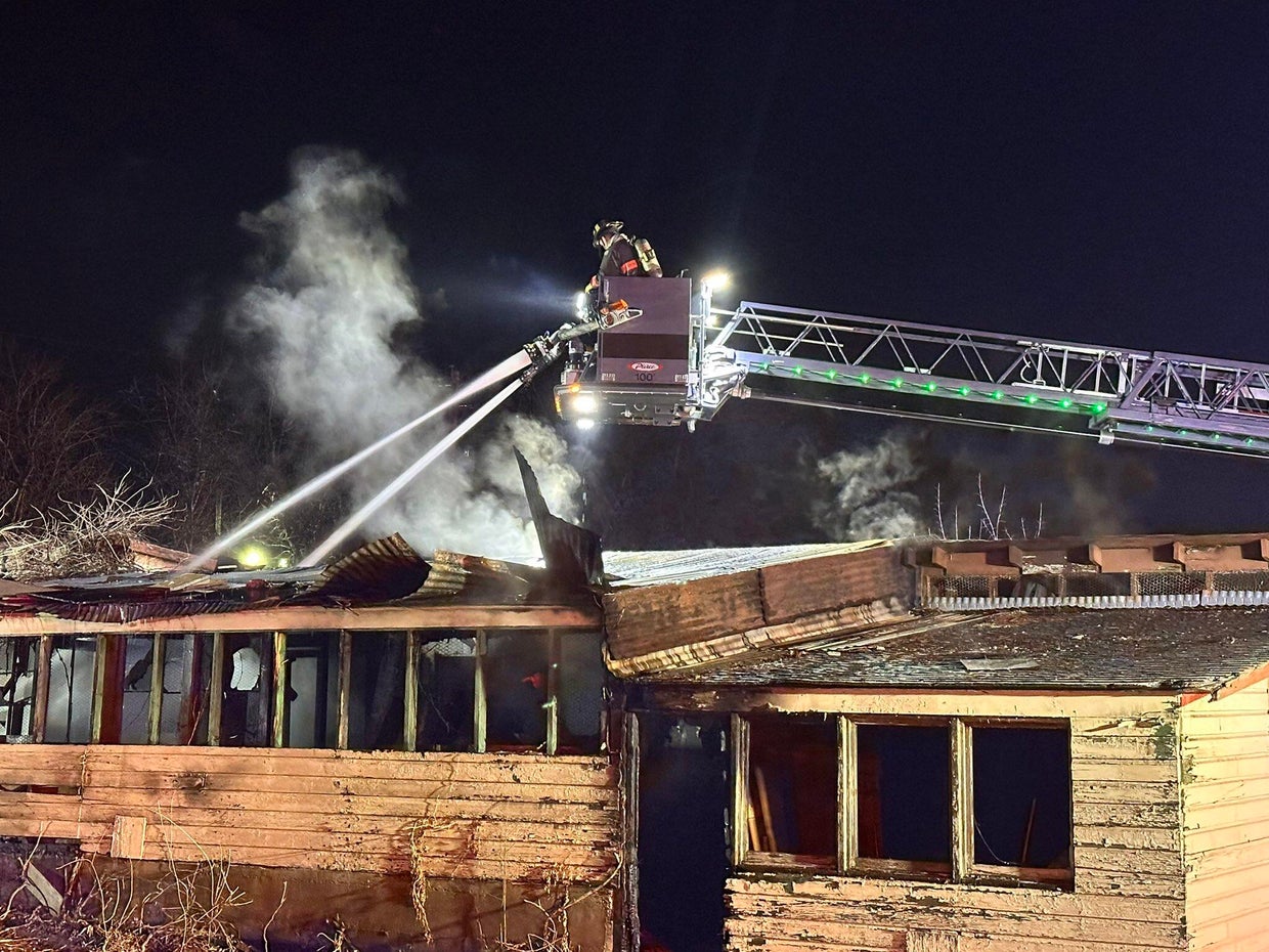 Firefighters rush to burning abandoned building in Denver metro area ...