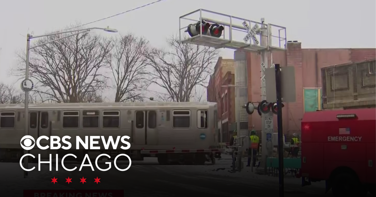 CTA Brown Line train hits car on Chicago's Northwest Side - CBS Chicago