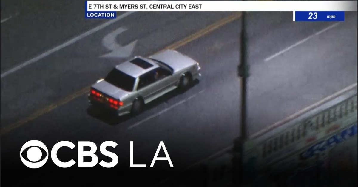 Pursuit suspect drives into oncoming traffic to lose Los Angeles police ...