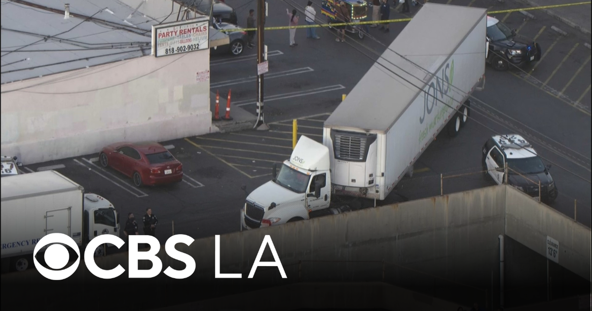 1 person killed in big rig collision in Los Angeles parking lot - CBS ...