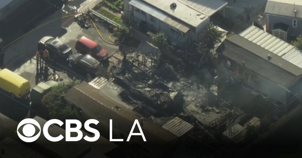 Fire rips through Fullerton mobile home park, leaving 1 dead - CBS Los ...