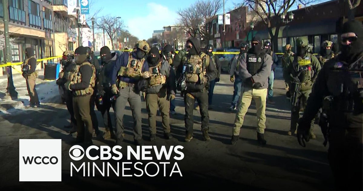 Videos show different angles of fatal shooting of Alex Pretti - CBS ...