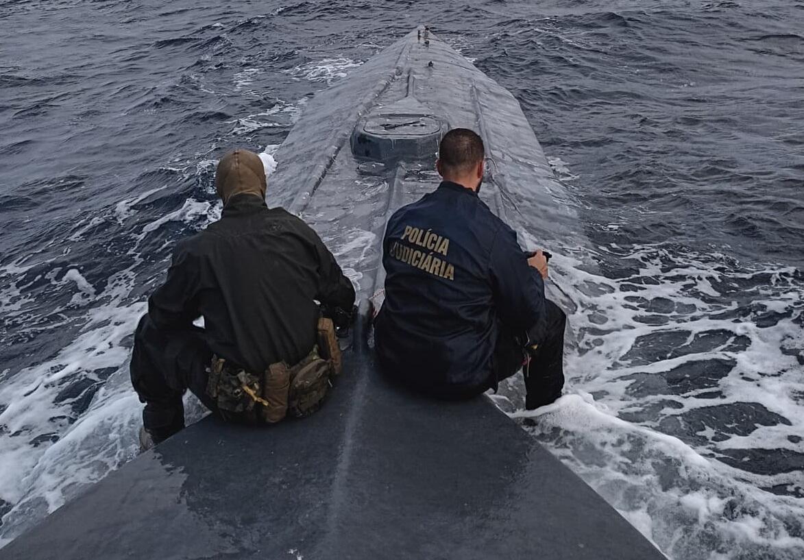"Narco sub" sinks with drugs on board after record amount of cocaine ...