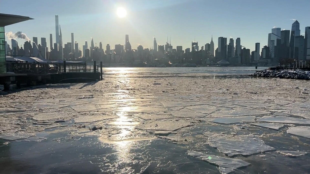 NYC Ferry service may be suspended for days due to ice in rivers - CBS ...