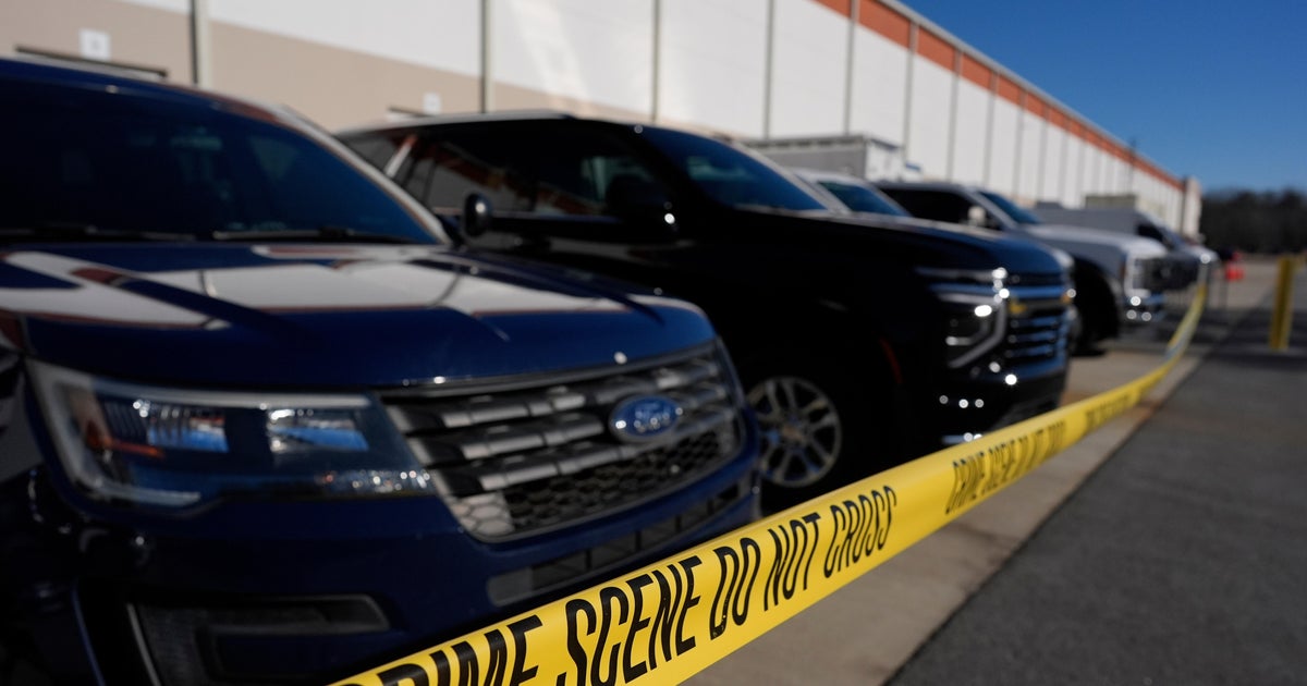 FBI serves search warrant at Fulton County elections hub - CBS Atlanta