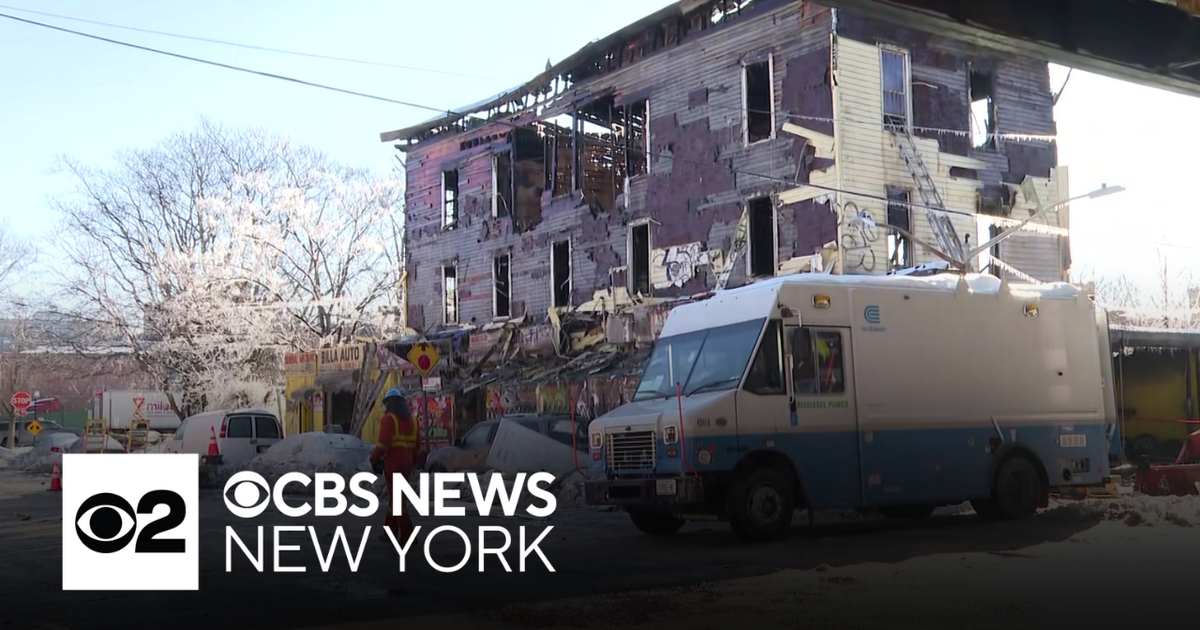 Fire destroys building housing deli, flower shop, apartments in the ...