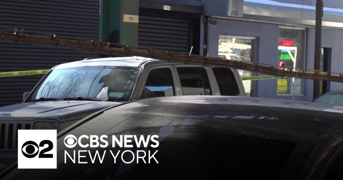 Video shows elevated subway cables fall onto cars in Brooklyn - CBS New ...