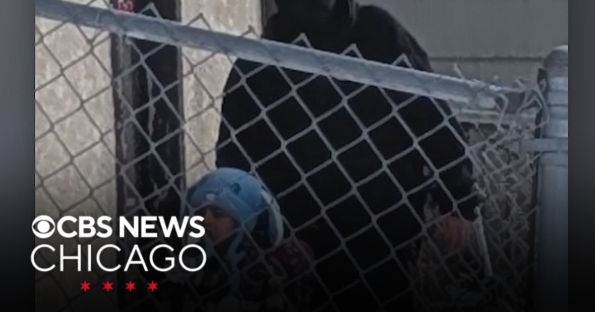 Federal judge orders 5-year-old Liam Ramos, father to be released - CBS ...