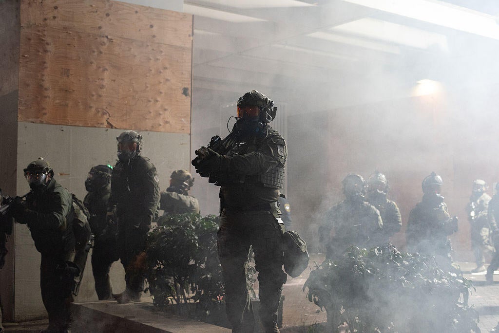 Judge restricts federal agents from using tear gas, projectile ...