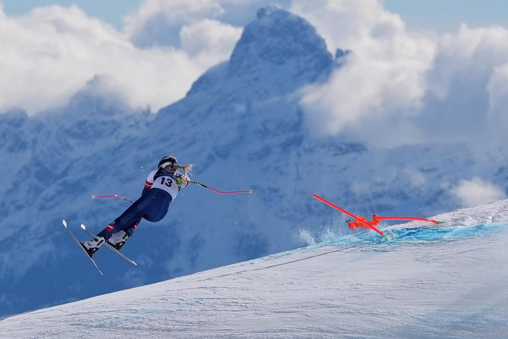 Lindsey Vonn undergoes surgery for leg fracture after crash at 2026 ...