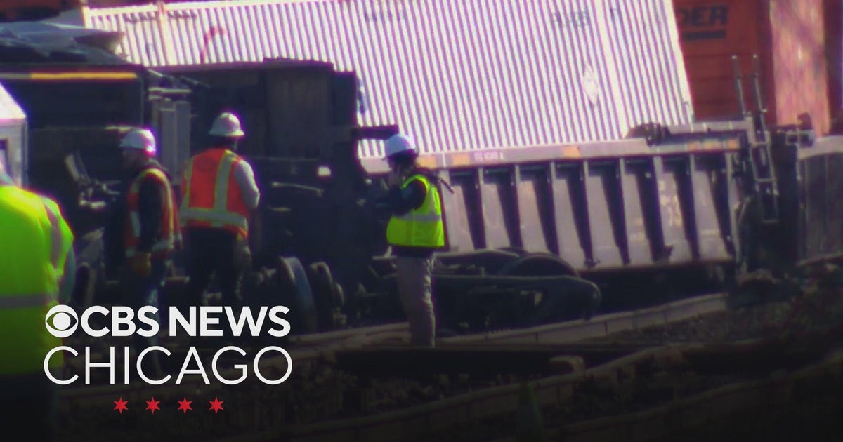 Metra Southwest Service line shut down after freight rain derails in ...