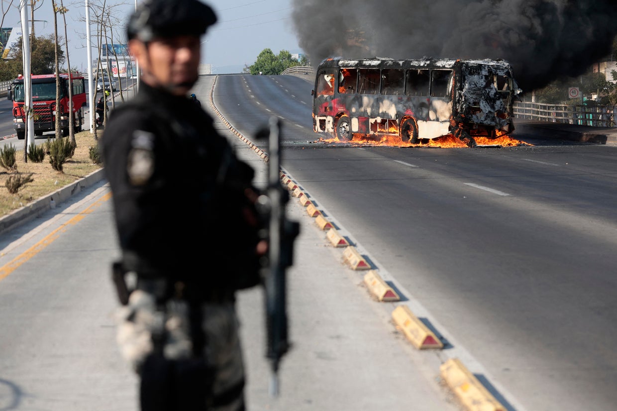 Violence erupts in Mexico after cartel leader "El Mencho" killed in ...