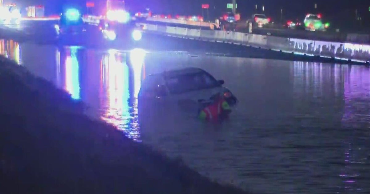 Strong storms cause damage across North Texas - CBS Texas