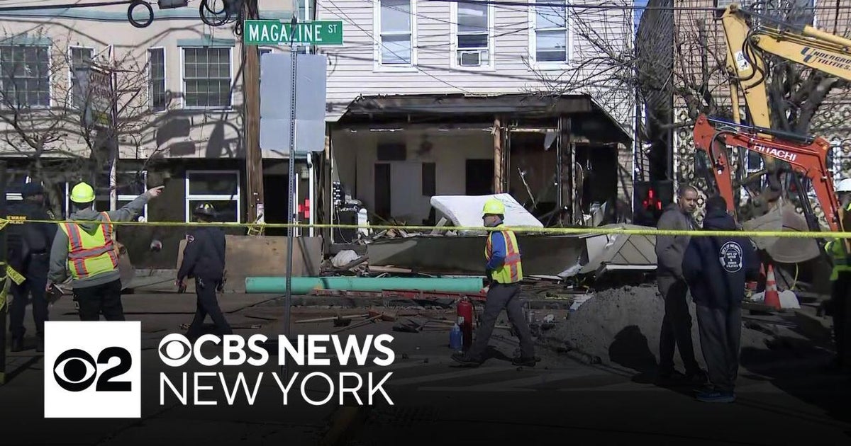 4 hurt, including 2 teens, in house explosion in Newark, N.J. - CBS New ...