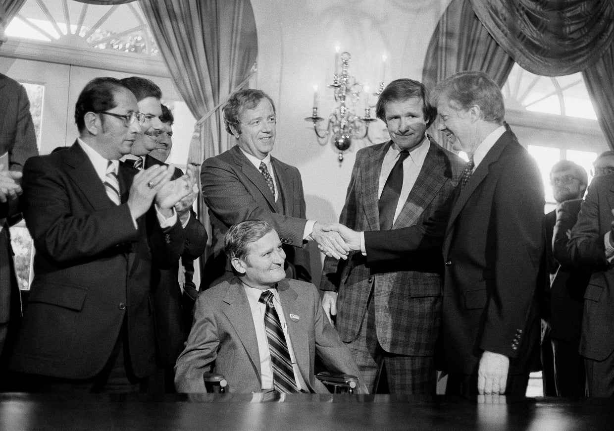 Former U.S. Sen. Donald Riegle, who represented Michigan under 7 ...
