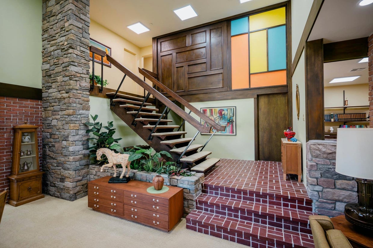 "The Brady Bunch" house in Los Angeles set to open its doors for tours ...