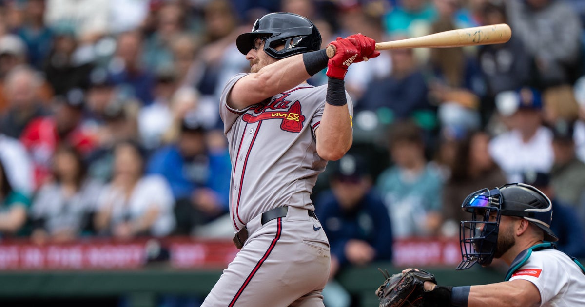 Braves place Sean Murphy on injured list with fractured finger, sign ...