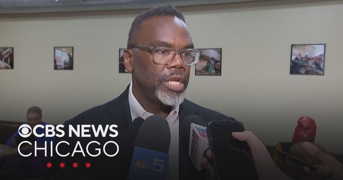 Mayor Brandon Johnson stops by Bronzeville restaurant before heading to ...