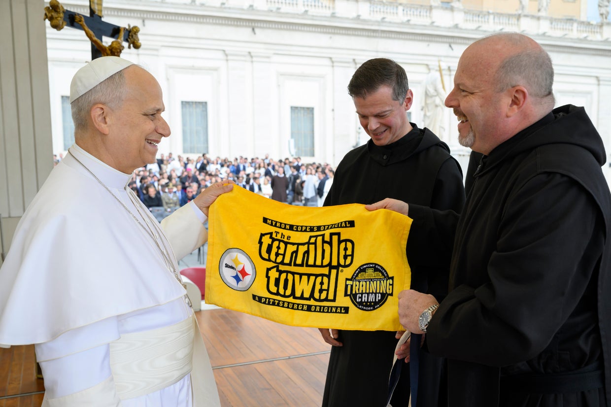 Pope Leo gets Terrible Towel during Vatican visit from Saint Vincent ...