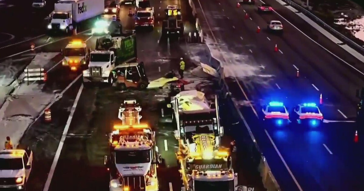 Crash closes southbound lanes of Sawgrass Expressway in Broward - CBS Miami