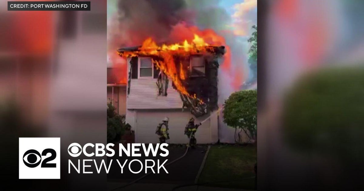 Multiple first responders hurt in Port Washington house fire - CBS New York