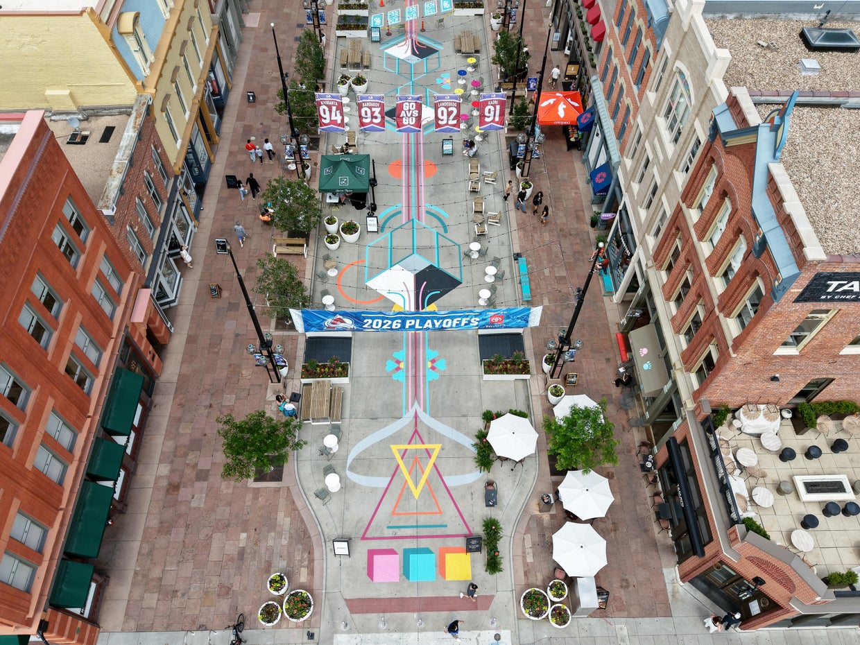 Artist completes new street mural on Larimer Square in Denver - CBS ...