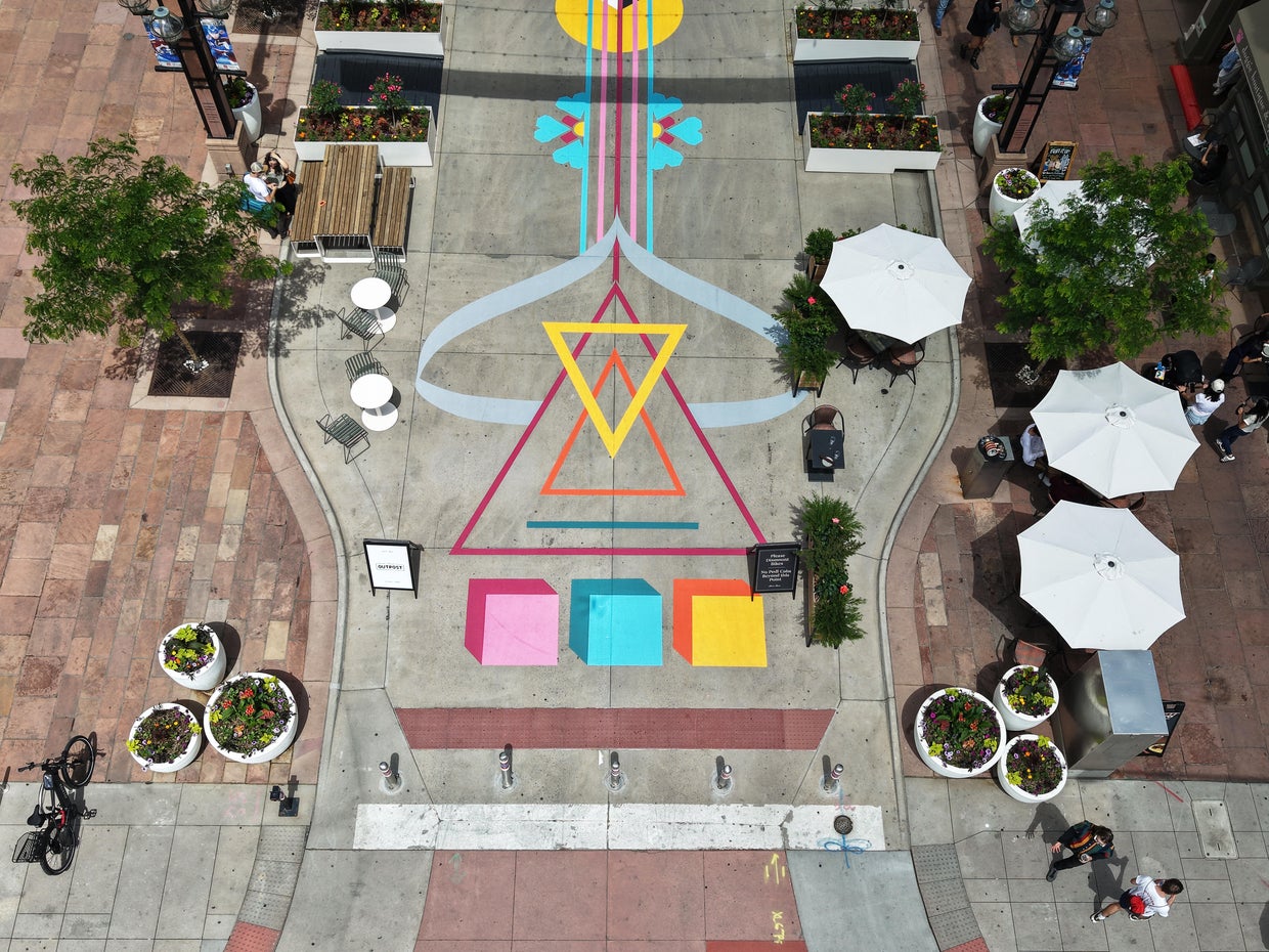 Artist completes new street mural on Larimer Square in Denver - CBS ...