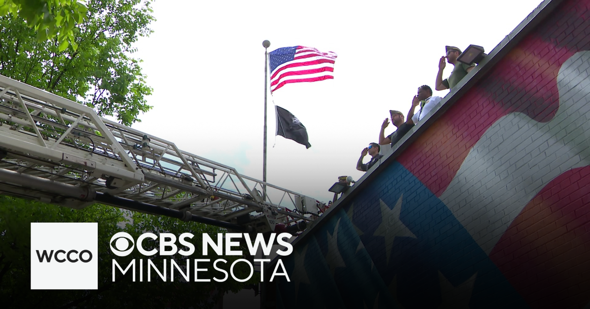 Minneapolis fire truck helps replace Uptown VFW flag - CBS Minnesota