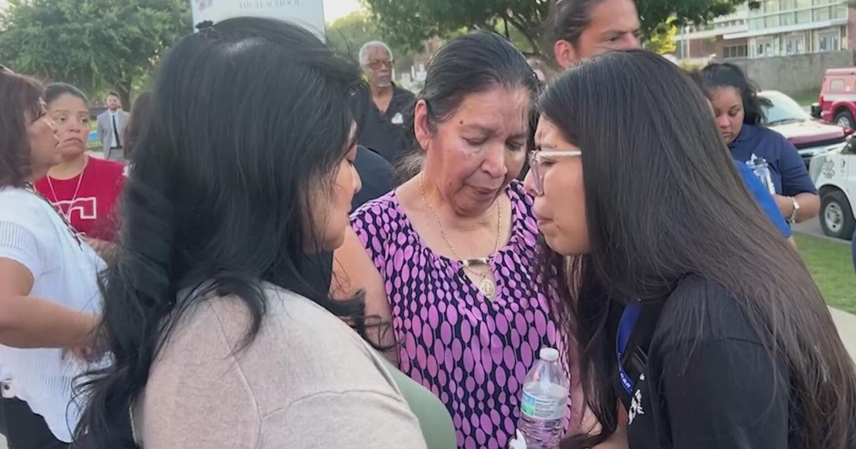 Community gathers in silent vigil after deadly Oak Cliff explosion ...