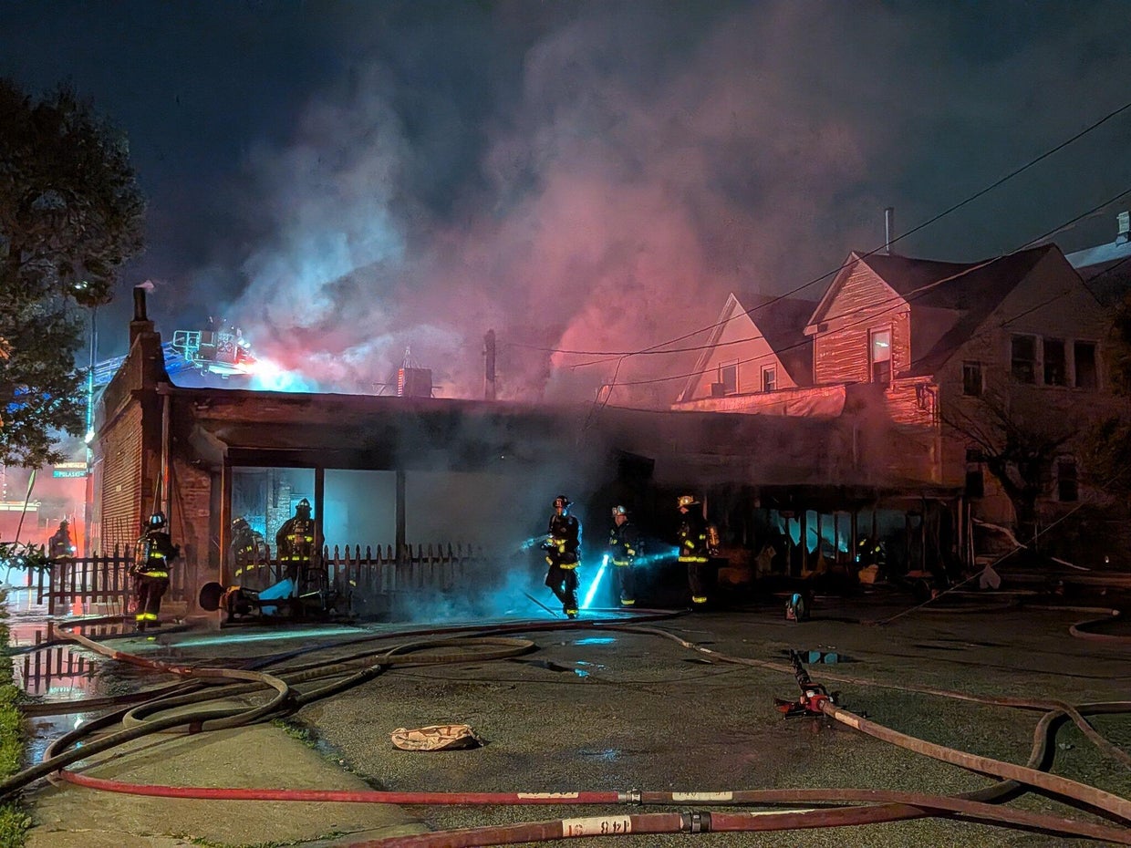 1 person hospitalized after fire at bar, liquor store in Chicago's ...