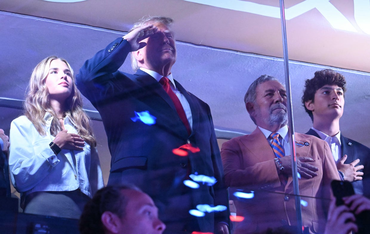 President Trump booed by Madison Square Garden crowd during the anthem ...