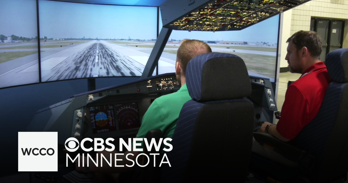 Test your piloting skills at Flight Sim Expo in St. Paul - CBS Minnesota